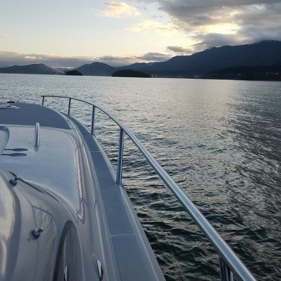 How to Anchor Your Boat with Ease and Safety - Murano Yachts